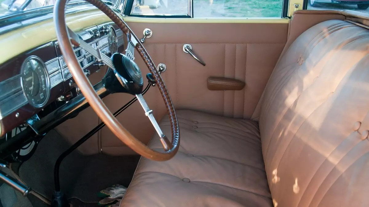 Packard uit 1937 devan sofa