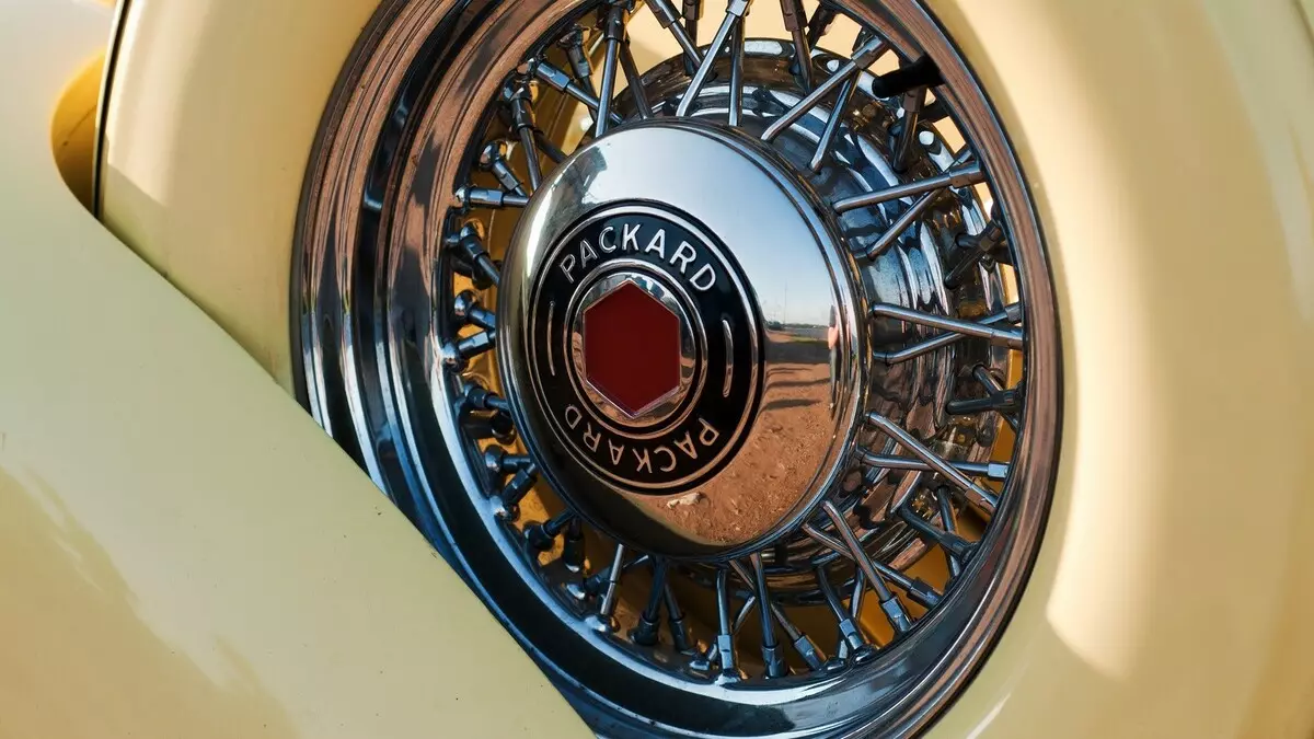 Packard Lapan 1937 Wheel