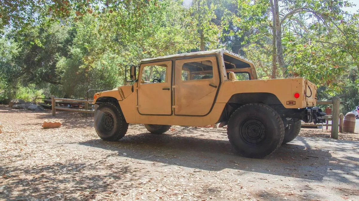 هامر أم عام HMMWV M998 الجانب