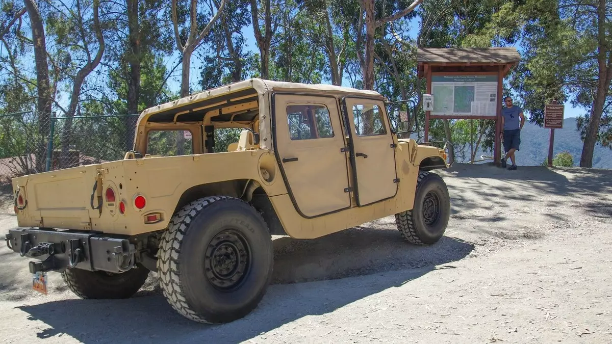 Hummer am General HMMWV M998 bak (5)