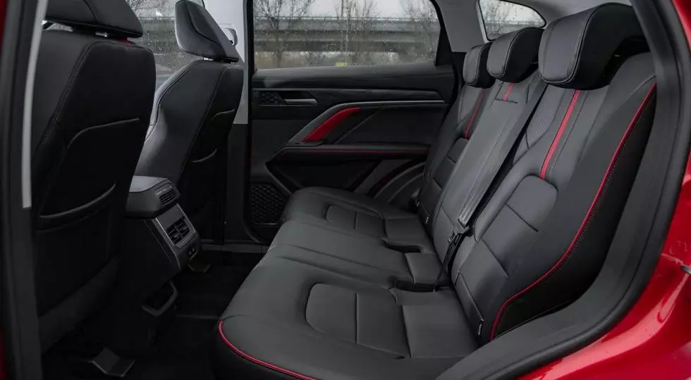 Iepriekšējais Haval H6 izdzīvoja pilntiesīgu restyling un izvilka līdz 