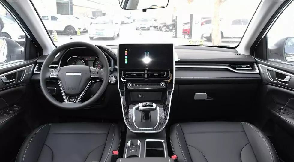 Atualizado Haval M6 Crossover: Mudança de imagem e salão limpo 22432_4