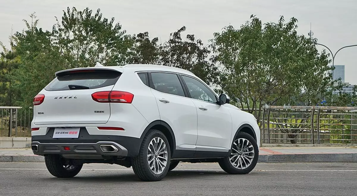 Haval H6 mei feroaring fan generaasjes hat dramatysk binnen feroare en waard riker wurden 22439_9