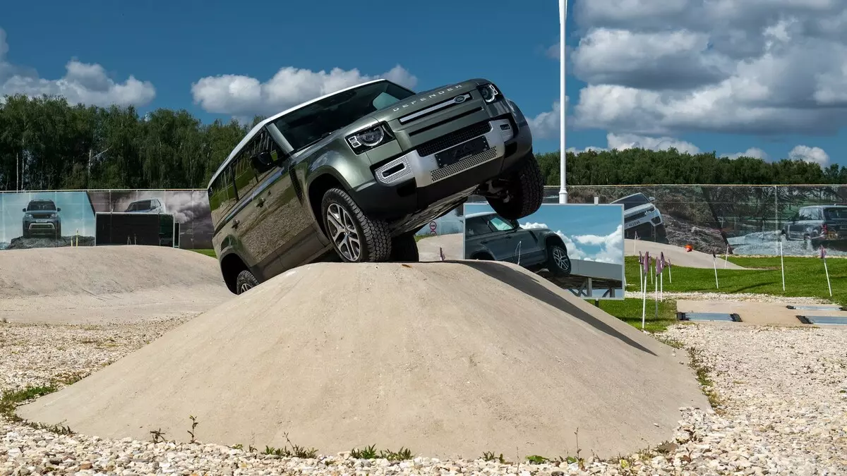 Test Drive New Land Rover Defender la depozitul de deșeuri 22464_23