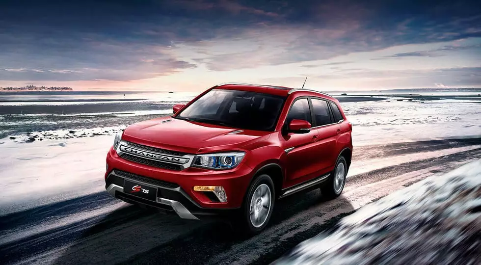 Changan เอารุ่นเก่าออกจากสหพันธรัฐรัสเซีย, SUV เรือธงใหม่, ซีดานและ CS35 และ CS55 สดใหม่กำลังจะมาถึง 22509_2