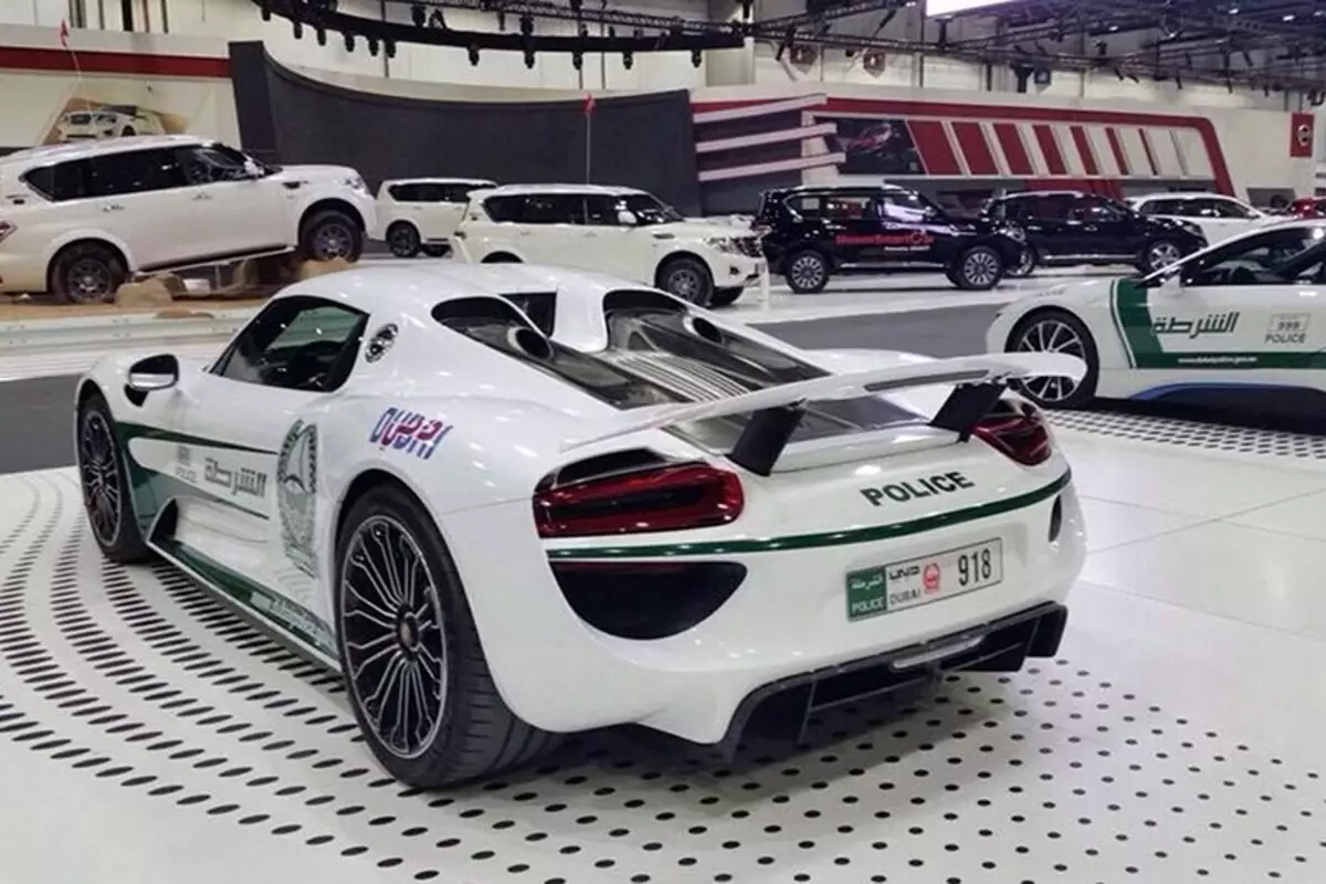 2015-Dubai-Police-Porsche-918-SpyDe.jpg