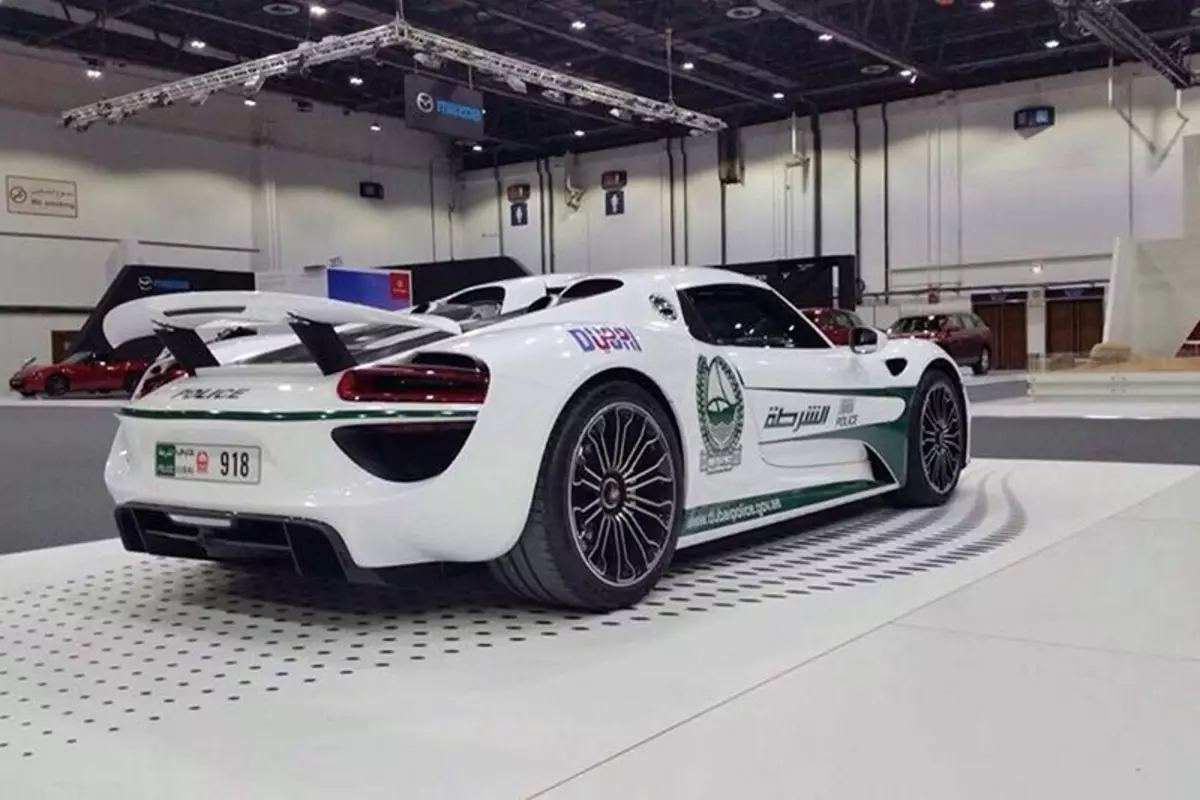 2015-Dubai-Police-Porsche-918-Spyder-1.jpg