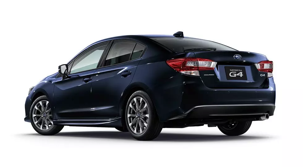 Subaru Imprezeza ئائىلىسى: يەنە بىر تاشقى كۆرۈنۈش ۋە ئاپتوماتىك. سالون ۋە ماتورلارغا تەگمىگەن 22545_6