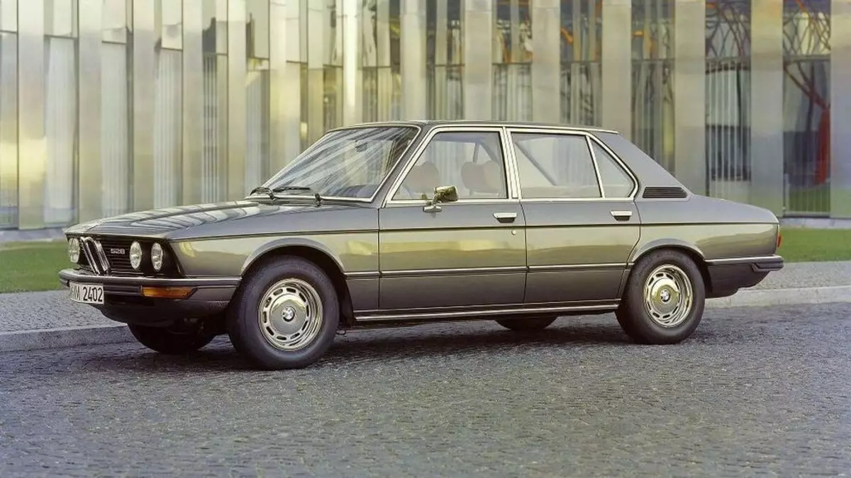 Italian design, German motor and ignition cassette: myths and facts about Saab 9000