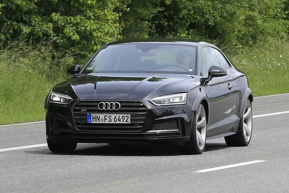 Rok modelowy Audi RS5 2018 oświetlony na próbach drogowych 22619_4