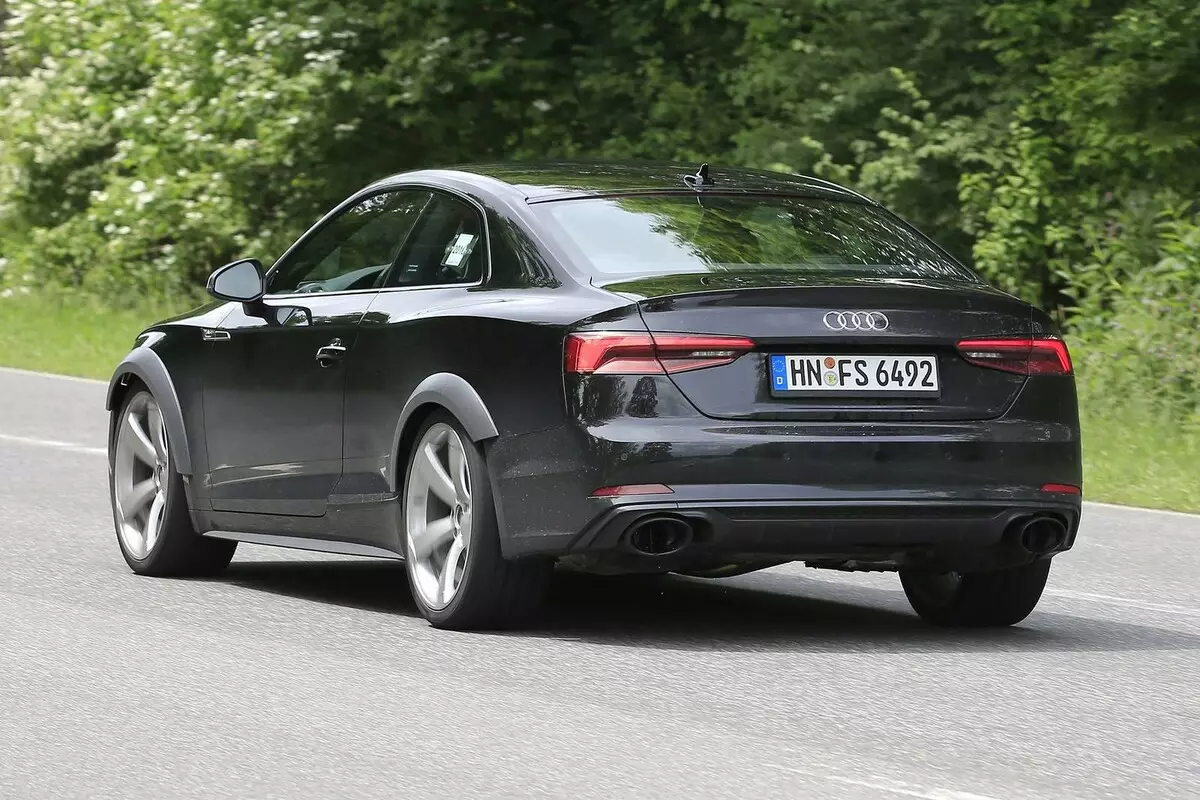 Audi RS5 2018 modelový rok rozsvítil se na silničních studiích 22619_5