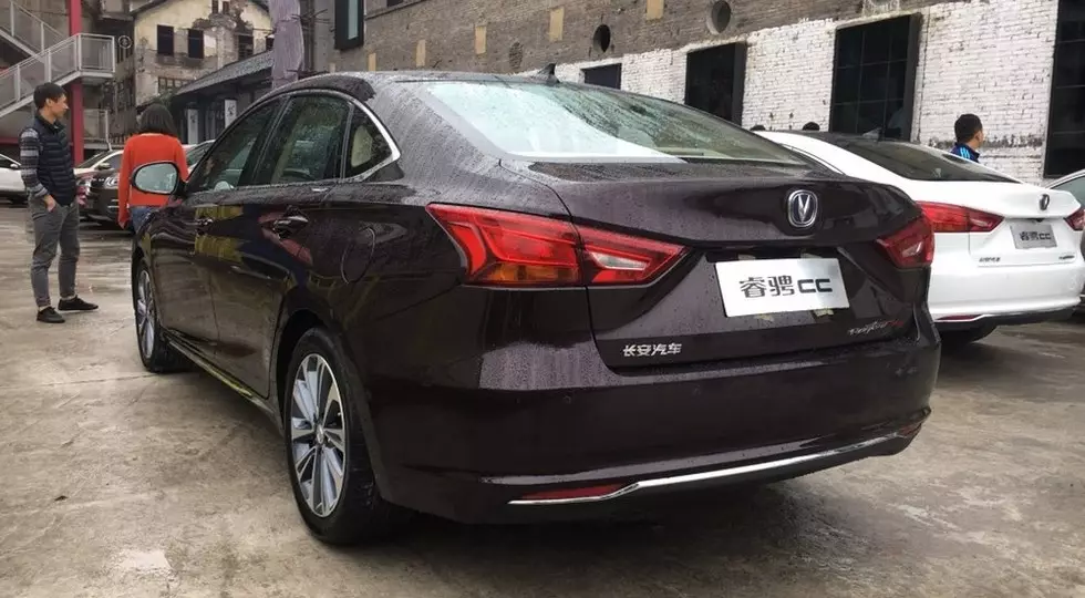 Changan er að undirbúa að hefja Raeton CC Sedan 22650_3