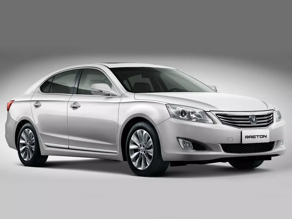 In the photo: Changan Raeton. The sedan is equipped with a turbocharged 1.8 liter engine and a capacity of 163 hp