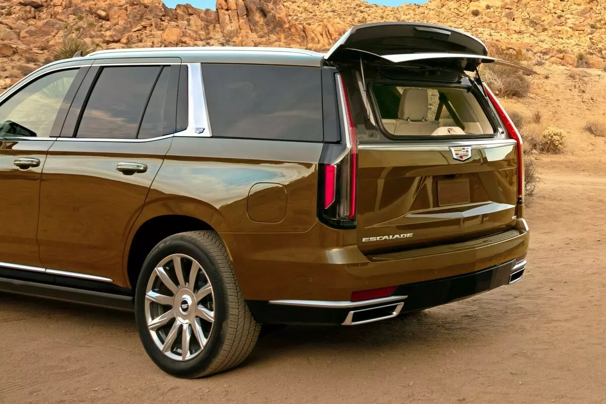 Bagong Cadillac Escalade: Isang Car-Orchestra na may 36 loudspeaker 22672_3