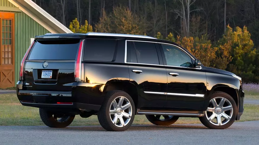 Cadillac ukázal interiér nové escalade: velký displej, ale méně než byton crossover 22676_2