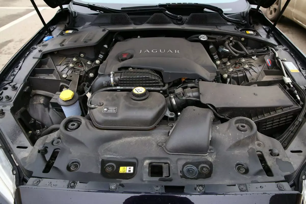 မိုင်အကွာအဝေးနှင့်အတူ Jaguar XJ X351: Motors နှင့်ဂီယာ 22743_4