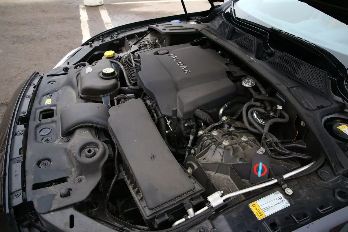 မိုင်အကွာအဝေးနှင့်အတူ Jaguar XJ X351: Motors နှင့်ဂီယာ 22743_8