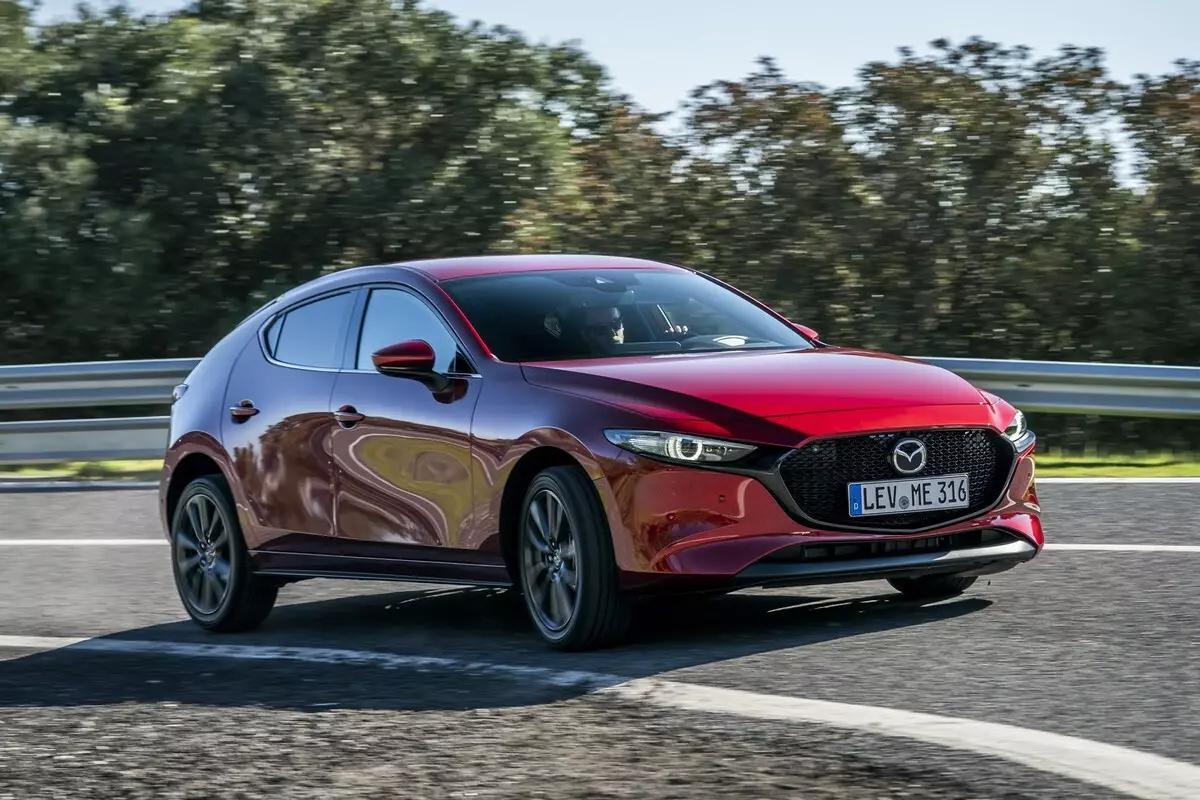 MAZDA apturēta piegāde uz Krievijas modeli Mazda 3 sakarā ar rīcību Krievijas valdības 22796_1