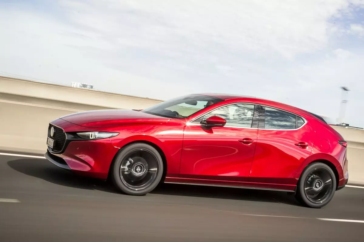 Mazda призупинила поставки в Росію моделі Mazda 3 через дії уряду РФ 22796_2