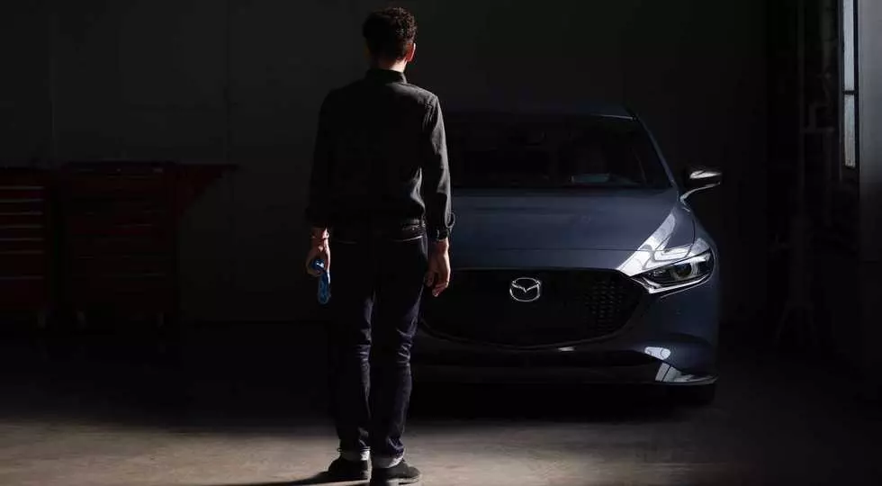 تمام پہیا ڈرائیو Mazda 3 ٹربو: توقع سے زیادہ طاقتور (لیکن ایک nuance ہے) 22797_1