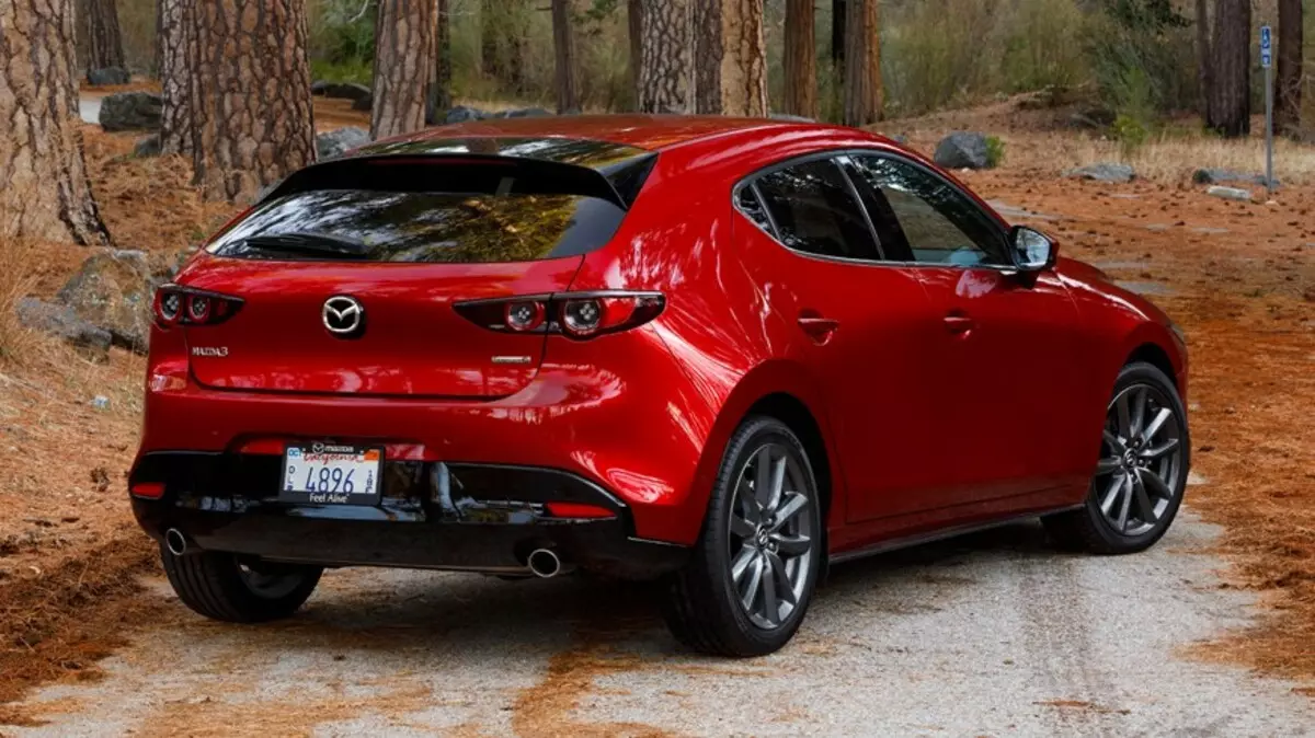 Op d'Eva vun der Première vum Mazda huet proposéiert op de Stamm Turbo Motor Tounen ze lauschteren 22799_2