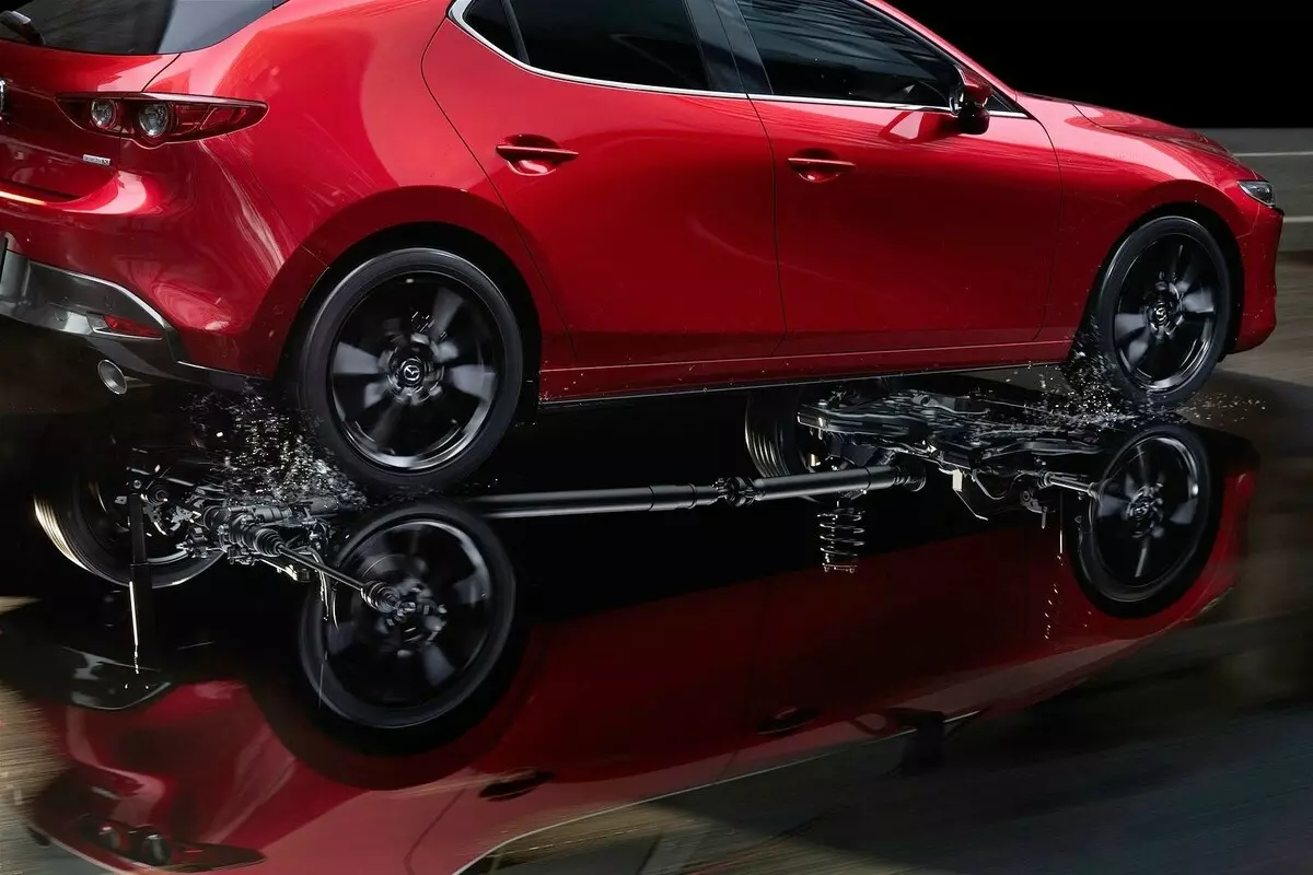 Mazda tuntun 3: Idaduro ti o rọrun ati awakọ kẹkẹ mẹrin ni irisi aṣayan 22806_2