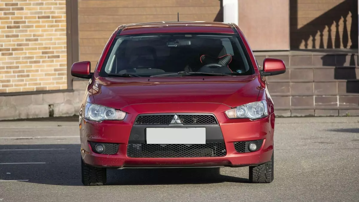 Mitsubishi Lancer 10 futásteljesítmény: test, szalon, fékrendszer, villanyszerelő 22811_2