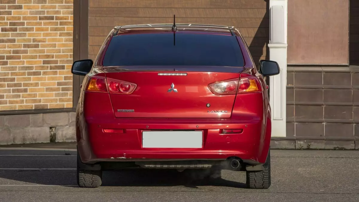 Mitsubishi Lancer 10 futásteljesítmény: test, szalon, fékrendszer, villanyszerelő 22811_3