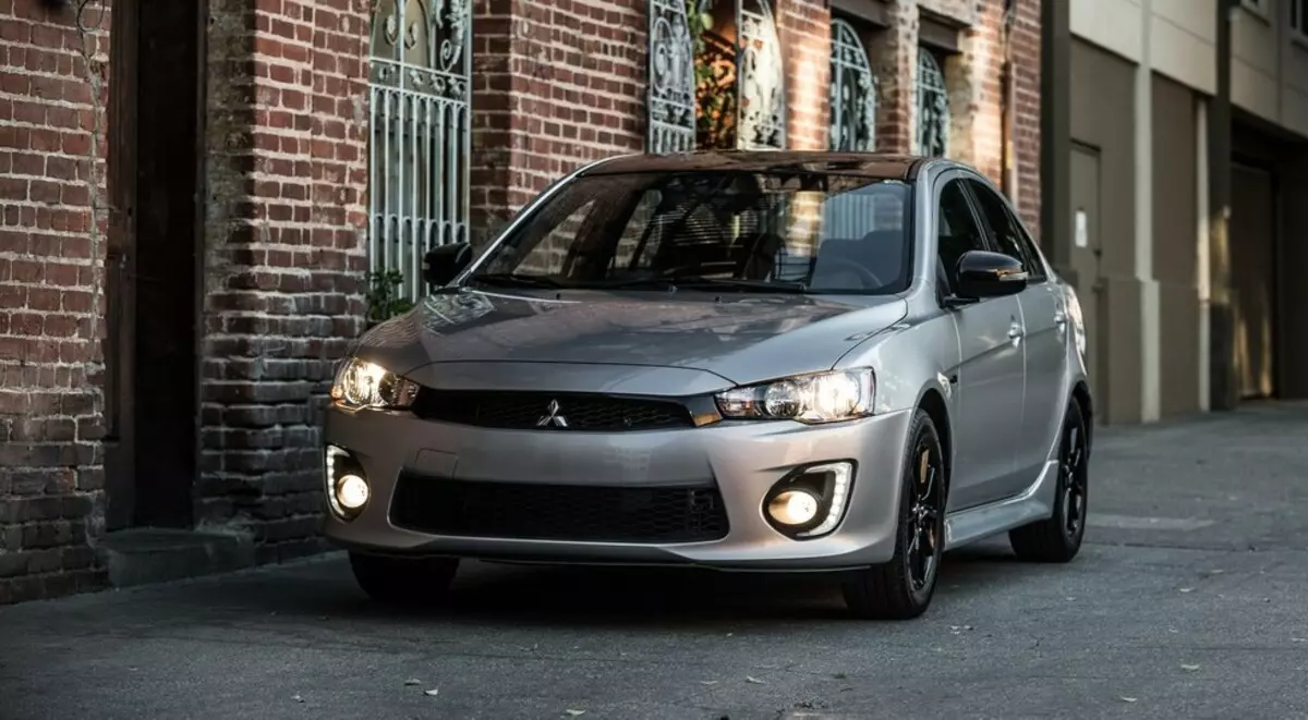 Mitsubishi Lancer могуць ператварыць у кросовер 22816_3