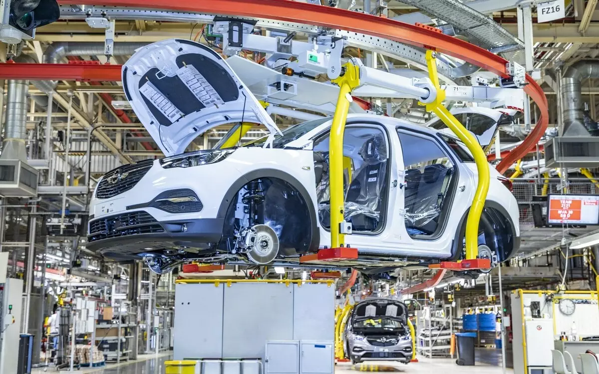 Opel sẽ giảm 4100 nhân viên, nhưng Astra mới sẽ làm theo hai ca 22825_1