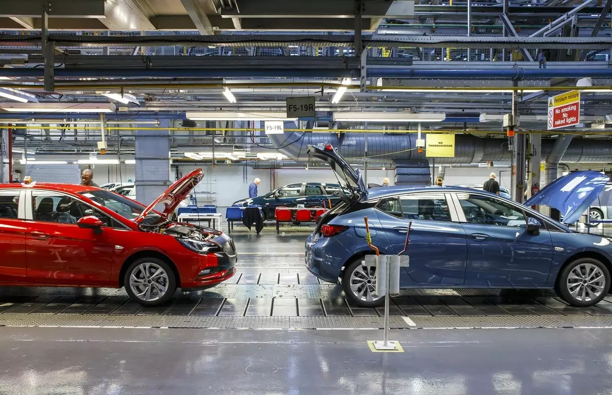 Opel do të reduktojë 4100 punonjës, por një Astra e re do të bëjë në dy ndërrime 22825_2