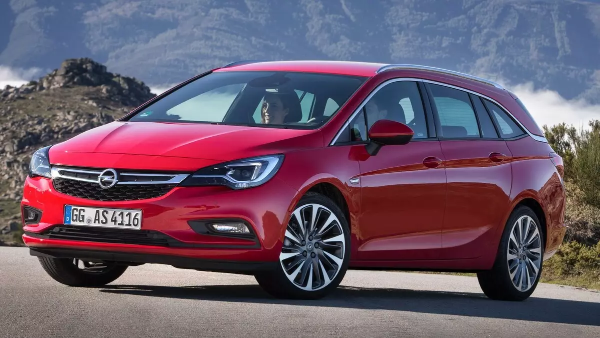 디젤 Opel Astra는 경쟁자들 사이에서 가장 경제적으로 인정했습니다 22831_5