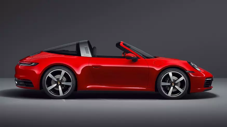 Новий Porsche 911 Targa: дах ховається під прозорий «ковпак» на секунду швидше 23006_2