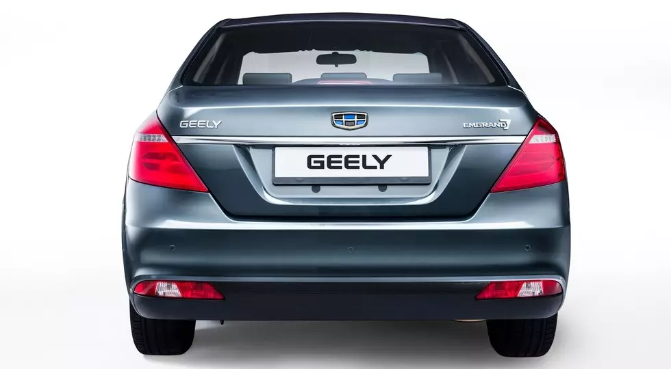 Utshintshe nje i-sedan ye-sedan ye-geen geely 7 izakuhlaziywa kwakhona 23034_11