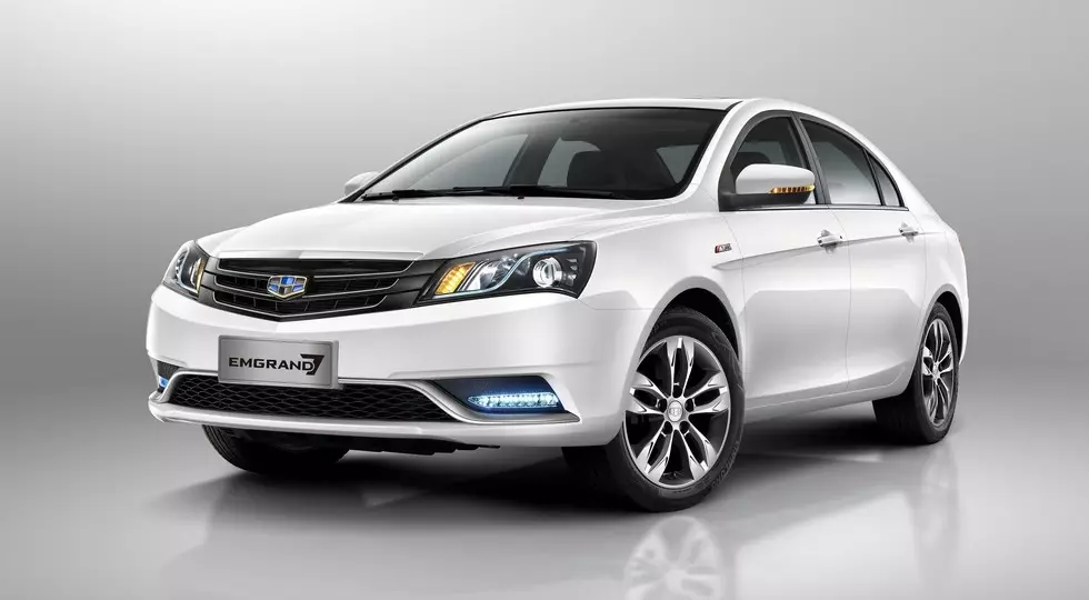 Geely ni kuandaa kwa premiere updated EMGRAND 7. Picha ya kwanza 23039_6