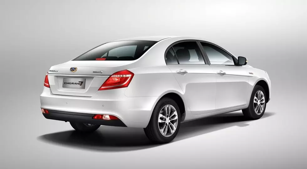 Geely ni kuandaa kwa premiere updated EMGRAND 7. Picha ya kwanza 23039_7