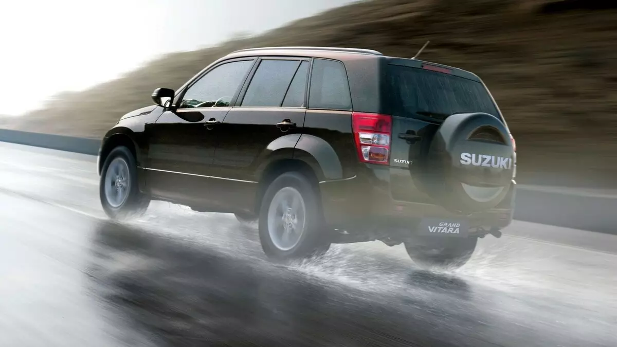 Hauv daim duab: Suzuki Grand Vitara 5-rooj '2012-V.ch