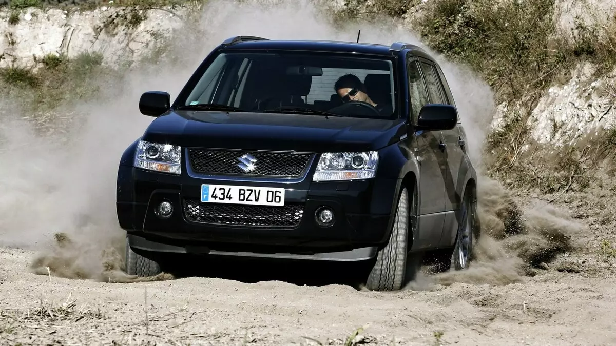 In the photo: Suzuki Grand Vitara 5-door '2005-08