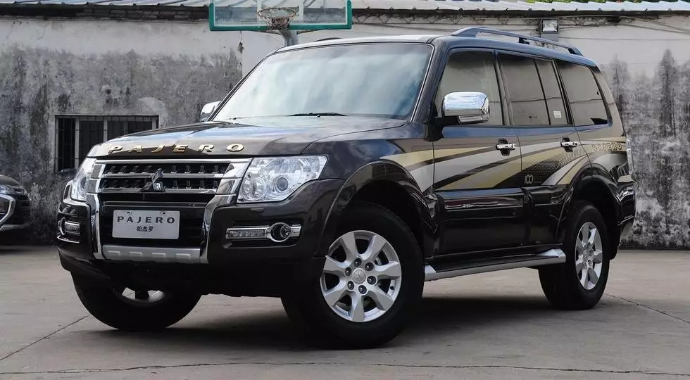 Mitsubishi Pajero sẽ không nghỉ ngơi: Hình ảnh SUV được cập nhật 23094_2