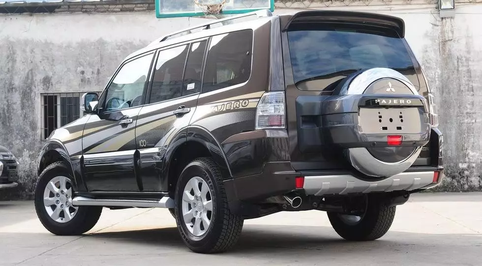 O le Mitsubishi Pajero e le malolo: ata faafou suv 23094_3