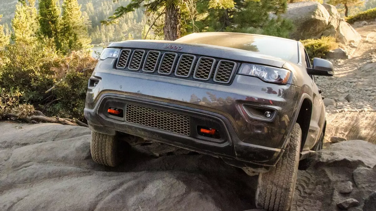 Անվտանգության Jeep Grand Cherokee- ն ամենաբարձր մակարդակի վրա էր 23099_3