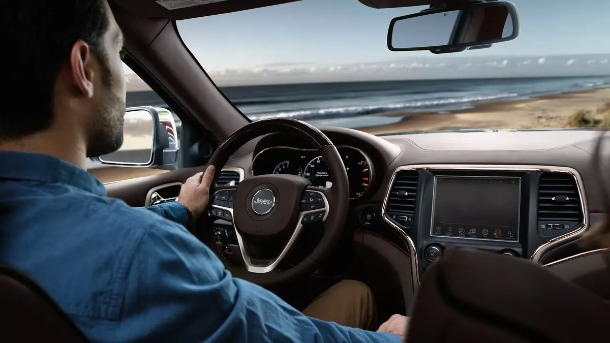 2017-Jeep-Grand-Cherokee-Gallery-Interior-Nav.jpg.image.2880_CR