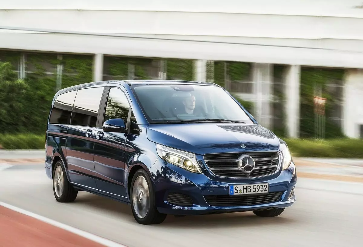 ဓာတ်ပုံတွင် Mercedes-Benz V-Class