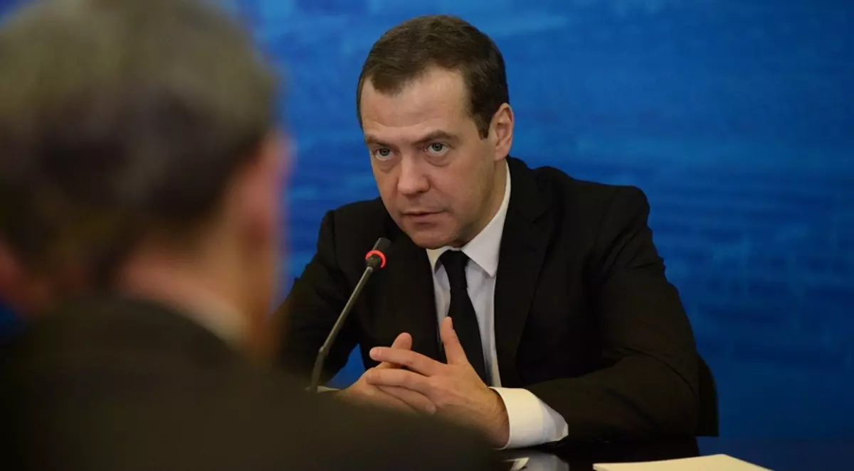 Dmitry Medvedev ngadatangan Avtovaz sareng digulung di Ladra xray 23137_2