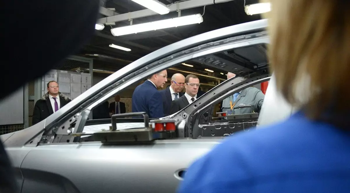 Dmitry Medvedev vieraili Avtovazissa ja valssattu Lada Xray 23137_6