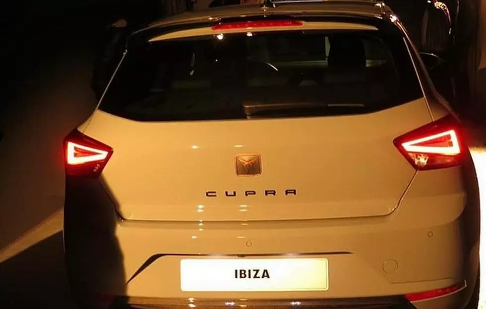 Az új feltöltött ülés ibiza Cupra a genf debütálása előtt lebegött 23138_1