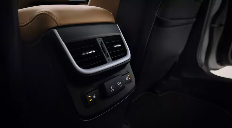 Uusi Sedan Subaru Legacy: Turbo-moottori ascent Crossover ja valtava tabletti hytissä 23151_8
