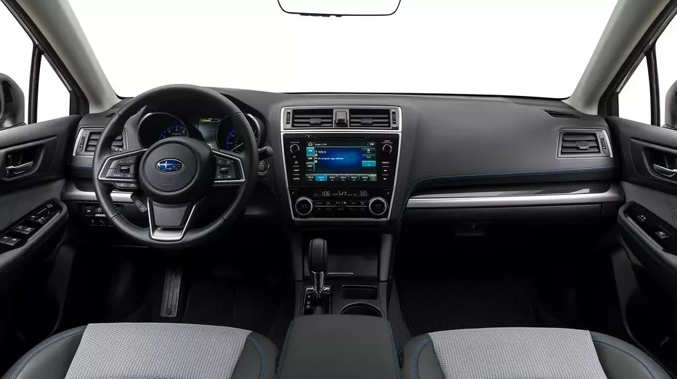 Å miste kjøpere Subaru Legacy Sedan endret generasjon: Evolution Exterior og Tablet, som Volvo 23152_4