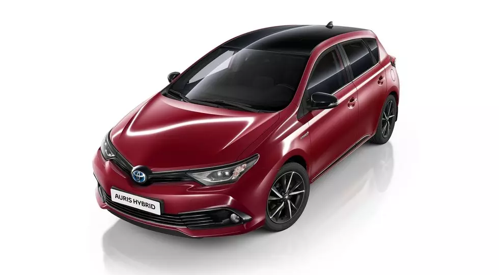 Toyota Auris ọgbọ: Ihe mbụ 23224_2