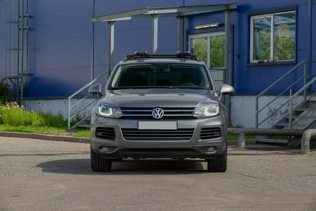 Volkswagen Touareg II (7P) مع الأميال: هيئة، صالون، كهربائي 23271_2